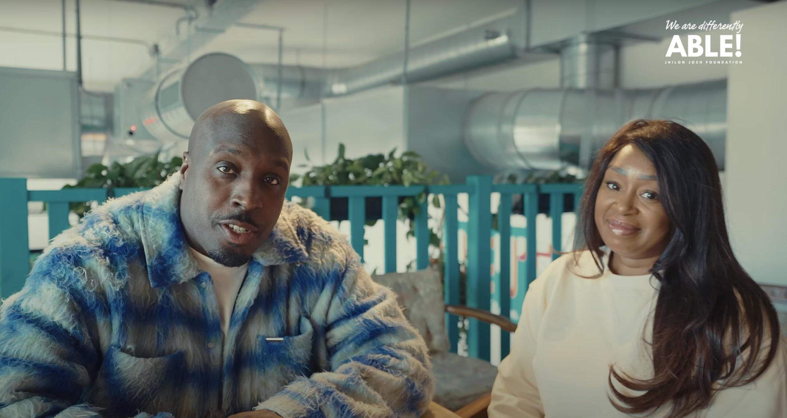 Yonina moeder van kinderambassadeur Nouri in gesprek met Fernado Halman ...